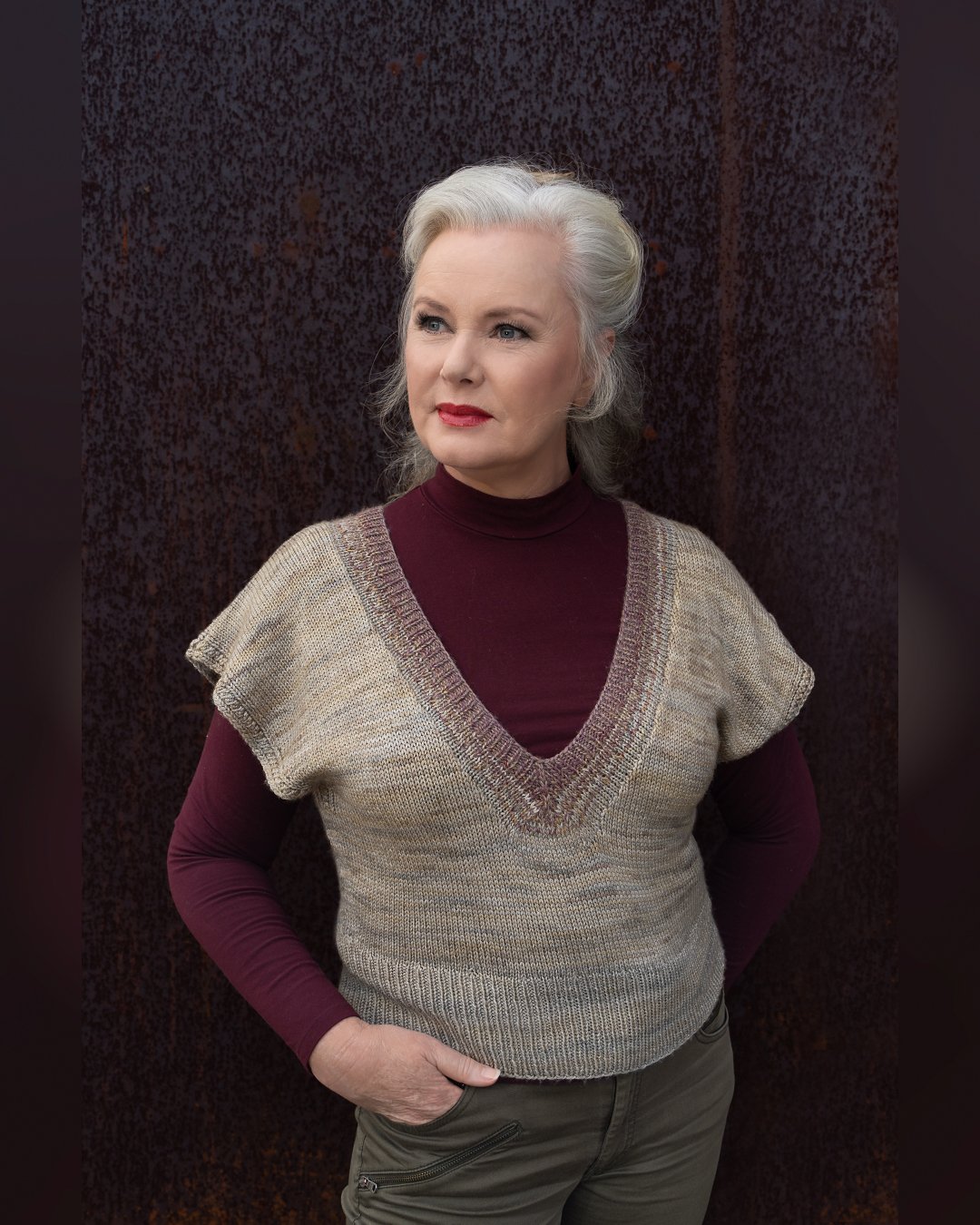 Deep Dive Vest V-neck Knitting Pattern - DrummRoll Knitwear